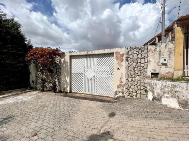 CASA EM ARNIQUEIRAS 3 QUARTOS COZINHA FUNCIONAL SALA AMPLA