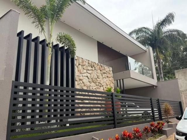 Casa em Arniqueiras | 5 Quartos | Suíte Master 46m² | Piscina Aquecida | Vista Livre