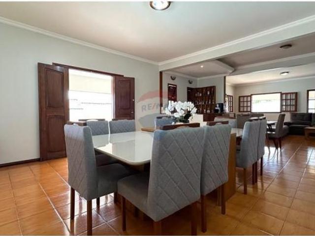 CASA EM ARNIQUEIRAS | 860M² DE TERRENO | 5 QUARTOS | PISCINA