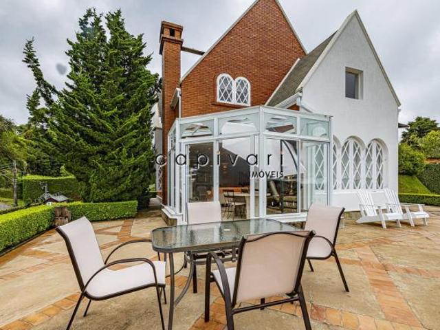 Casa em bairro nobre com vista para o poente, 3 suítes