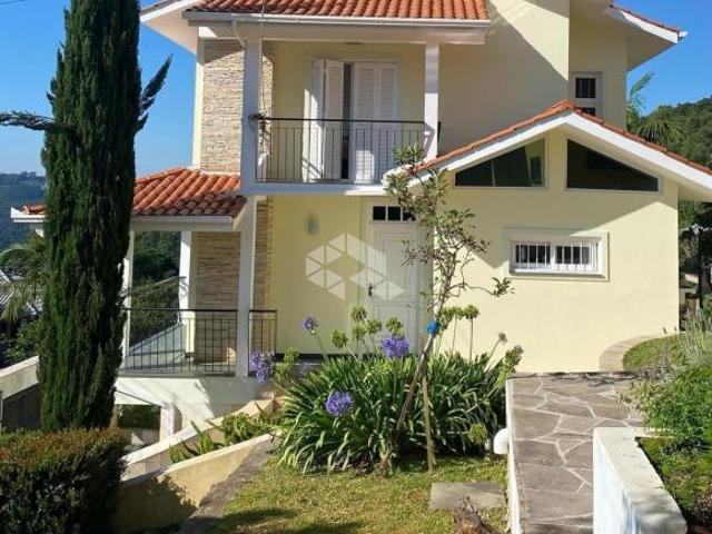 Casa em bairro nobre na serra gaúcha po R$ 1.220.000,00