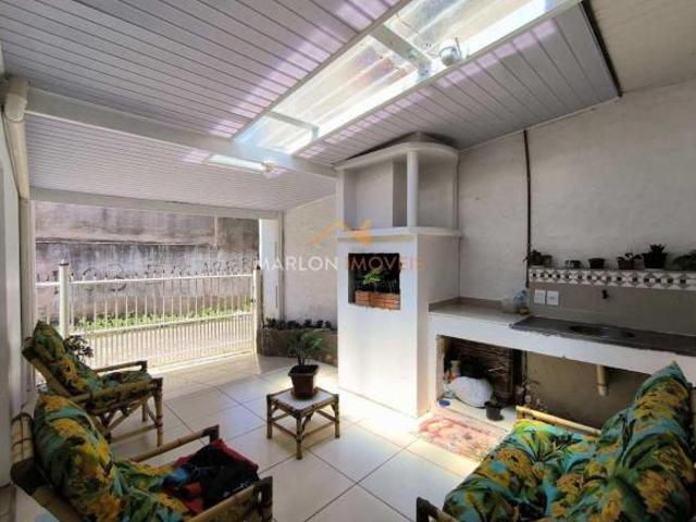 Casa em bairro residencial. Próximo a Lagoa do Violão