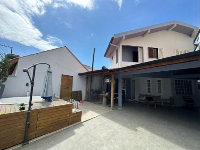 Casa em Balneário, Florianópolis/SC de 200m² 4 quartos à venda por R$ 1.379.000,00