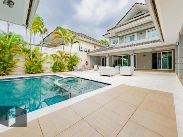Casa em Barra da Tijuca, Rio de Janeiro/RJ de 521m² 6 quartos à venda por R$ 7.799.900,00