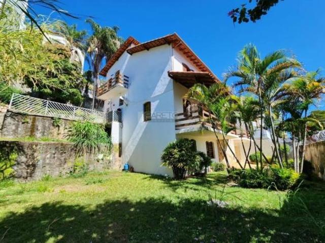 Casa em Belo Horizonte, Santa Lúcia, com 5 quartos, 384m²