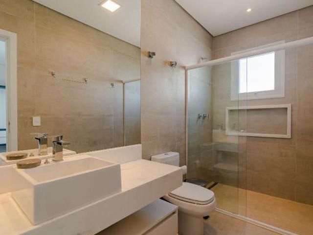 Casa Em Curitiba 4 Quartos 5 Banheiros 4 Vagas