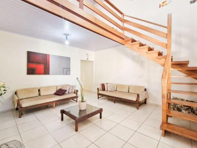 CASA EM CAIOBÁ A 2 QUADRAS DO MAR REF.:777