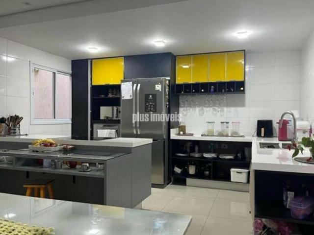 Casa em Cambuci com 200m²