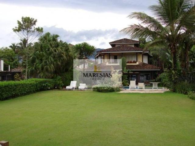 Casa em Camburi pé na areia