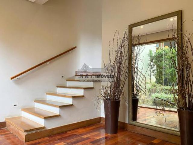 Casa em Campos do Jordão – Com 05 suítes em condomínio fechado