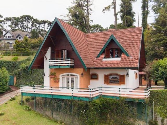 Casa em Campos do Jordão com 4 dormitórios, vista panorâmica