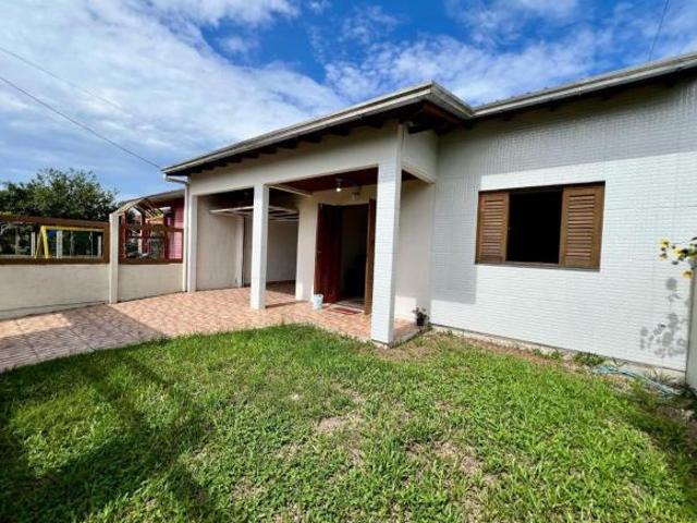 CASA EM CAPÃO NOVO COM ANEXO NOS FUNDOS, ACEITA FINANCIAMENTO OU PERMUTA EM CAPÃO NOVO