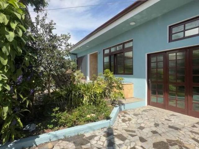 Casa em Capão Raso, Curitiba/PR de 254m² 6 quartos à venda por R$ 870.000,00