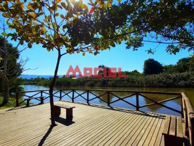 CASA EM CARAGUATATUBA COM 06 SUÍTES, EM FRENTE DO RIO JUQUERIQUERE, NAVEGAVEL, PESCA, ESPORTES NAUTI