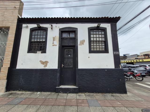 Casa em Centro, Florianópolis/SC de 150m² 1 quartos para locação R$ 2.500,00/mes