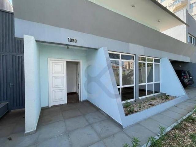 Casa em Centro, Londrina/PR de 400m² 4 quartos à venda por R$ 1.500.000,00 ou para locação R$ 7.000