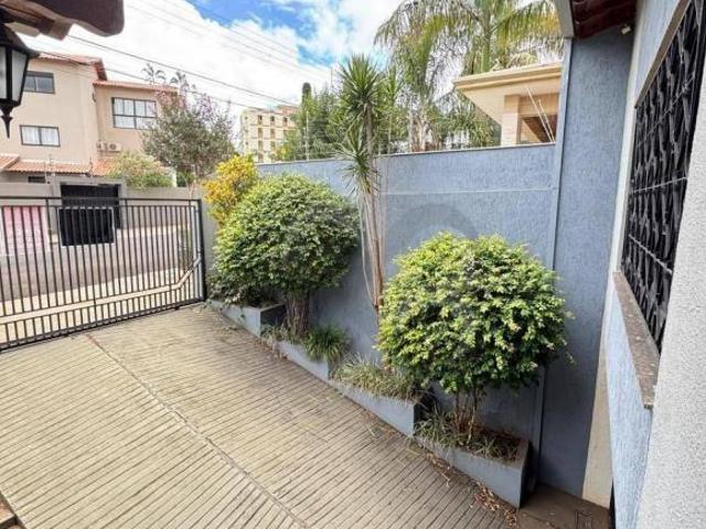 Casa em Champagnat, Londrina/PR de 430m² 4 quartos à venda por R$ 1.500.000,00 ou para locação R$ 7