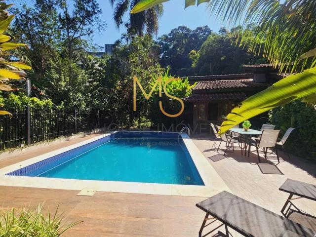 Casa em Chácara dos Lagos, Carapicuíba/SP de 320m² 4 quartos à venda por R$ 2.999.900,00 ou para locação R$ 22.000,00/mes