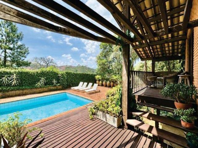 Casa em Chácara de La Rocca, Carapicuíba/SP de 304m² 3 quartos à venda por R$ 1.750.000,00