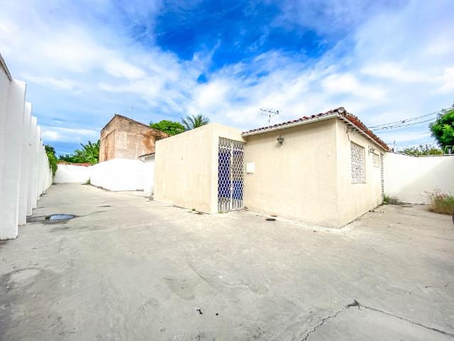 Casa em Cidade dos Funcionários, Fortaleza/CE de 102m² 4 quartos para locação R$ 2.500,00/mes