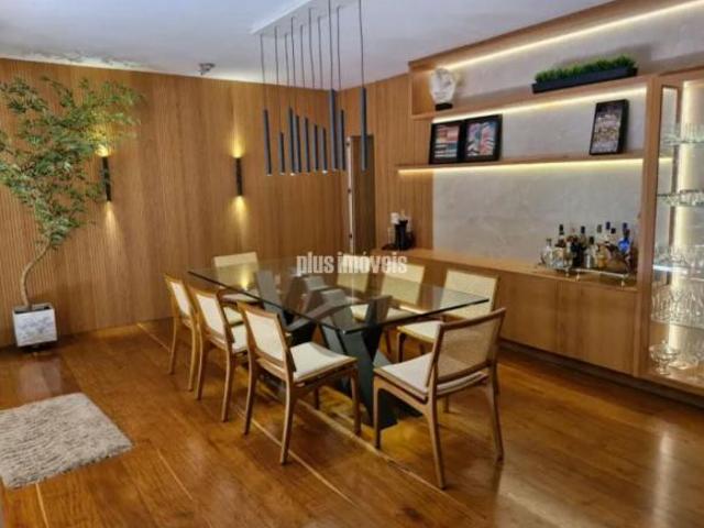 Casa em Cidade Jardim com 532m²