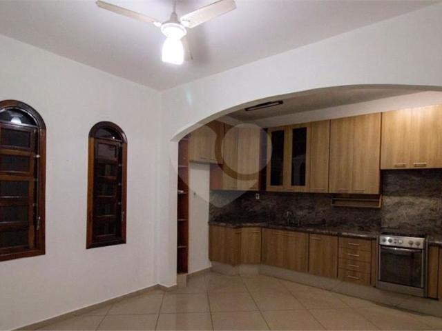 Casa em Cidade Luiza, Jundiaí/SP de 220m² 3 quartos à venda por R$ 909.900,00