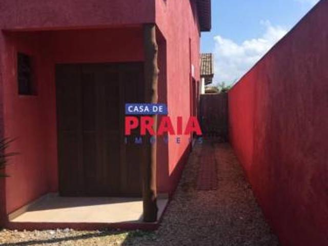 CASA EM COND. 2 QUARTOS UMA SUITE SEGURANÇA LADO PRAIA