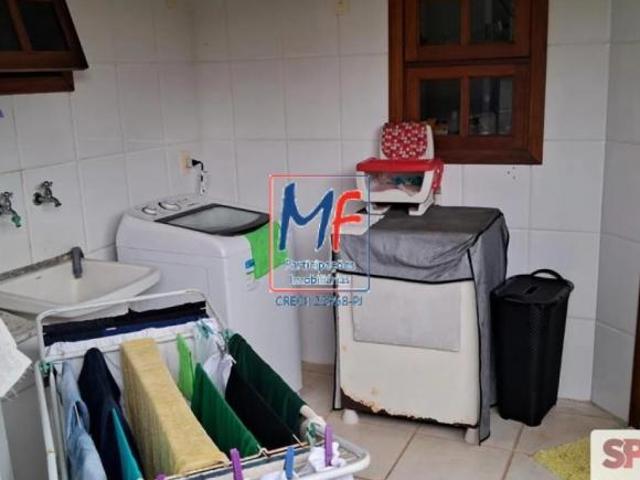 Casa em cond. fechado à venda no Guarujá/SP, com 4 quartos 4 suítes, sala, cozinha, lavanderia, 3