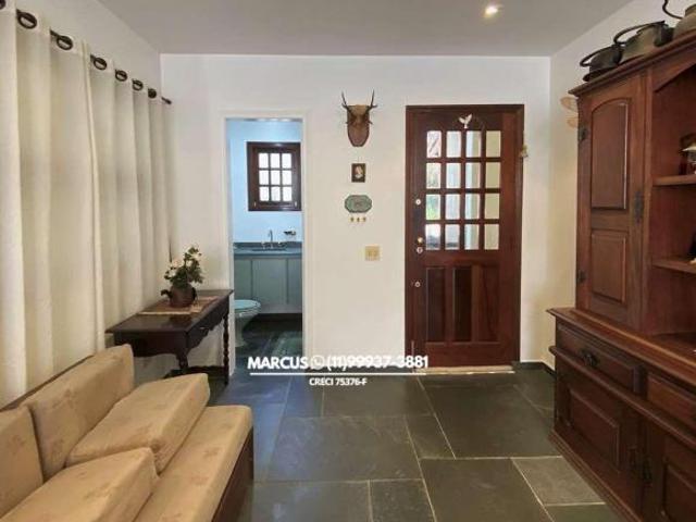 Casa em cond. fechado no SP ll c/ 4 quartos  2 suítes, 6 vagas de garagem