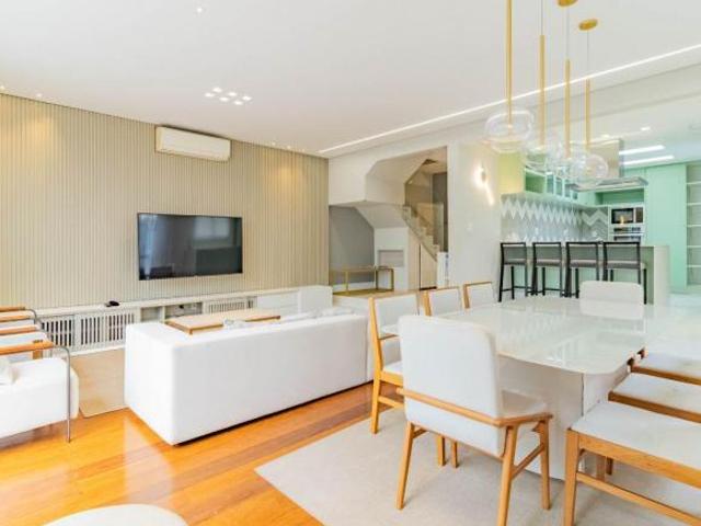Casa em cond. fechado Planalto Paulista/Ibirapuera 4 dormts. 4 vgs