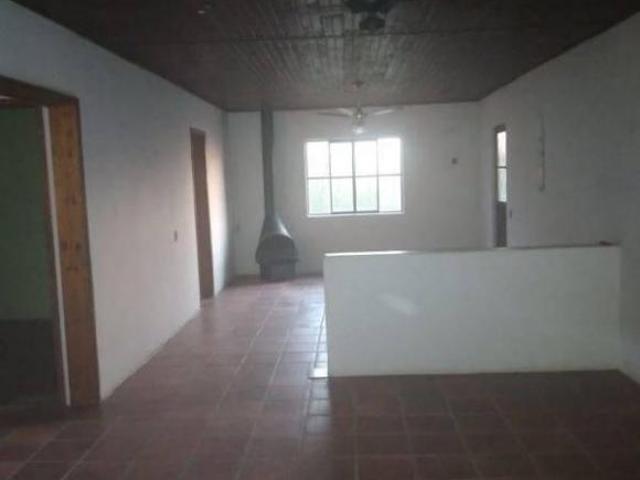 Casa em cond. fechado, próximo a RS 040!
