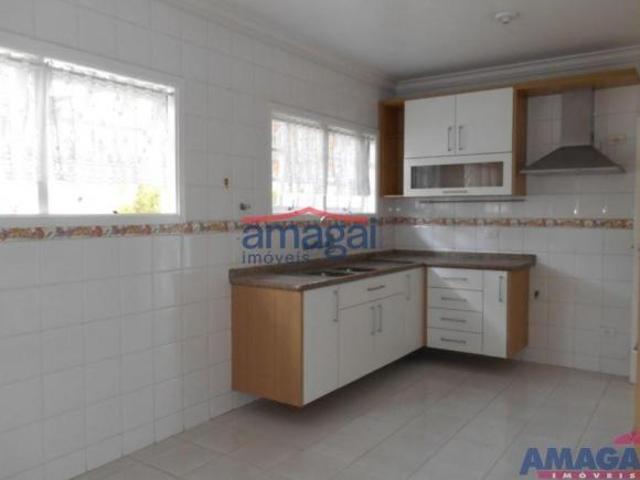 Casa em Cond. Villa Branca Jacareí