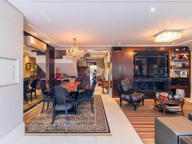 CASA EM CONDIMINIO COM 4 SUITES NO BAIRRO TRÊS FIGUEIRAS EM PORTO ALEGRE