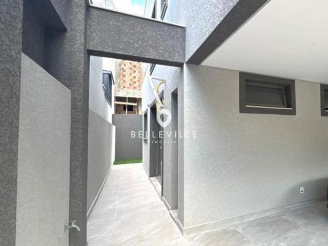 Casa em condoínnio à Venda com 3 Quartos, sendo as