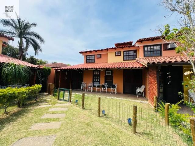 Casa em Condomínio com 3 quartos, quintal, a 400 metros da praia de Geribá Búzios