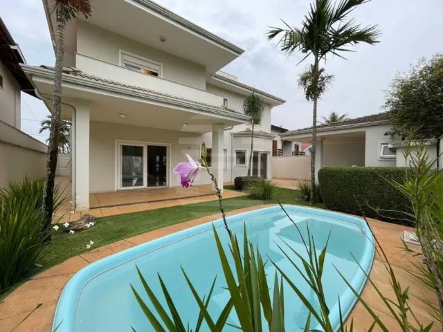 Casa em condomínio a venda próximo ao Alphaville, com 4 quartos e piscina