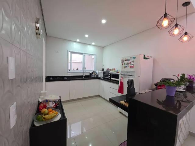 Casa em Condomínio de Luxo com 3 Quartos e 4 Vagas em Hortolândia SP, no Loteamento Remanso Campinei
