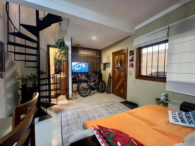 Casa em condomínio 2 dormitórios sem um com closet, vaga coberta, no bairro Cel. Aparicio Borges