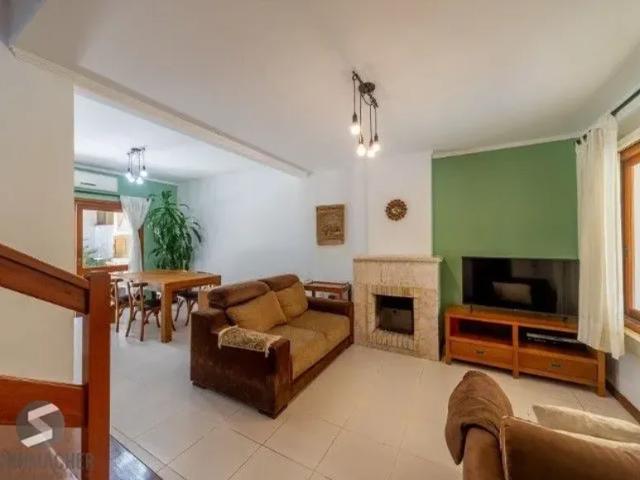 Casa em Condomínio em Cavalhada