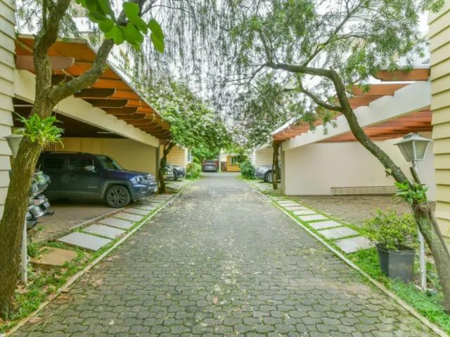 Casa em Condomínio Fechado!
