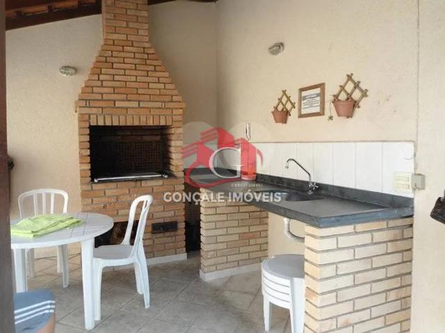Casa em Condomínio Fechado no Horto Florestal com 3 Suítes, 3 vagas com Churrasqueira