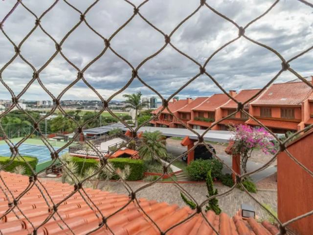 Casa em Condomínio no bairro Cristal