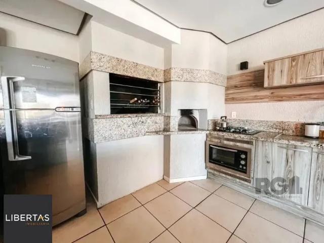 Casa em Condomínio no bairro Pedra Redonda 5 dormitórios