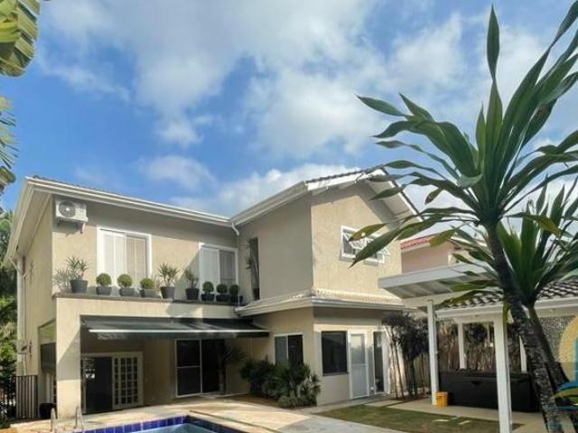 Casa em Condomínio à Venda em Santana de Parnaíba / SP