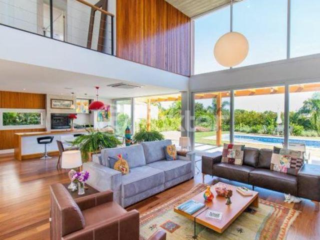 Casa em Condomínio, 3 dormitórios, 420 m², em Sans Souci