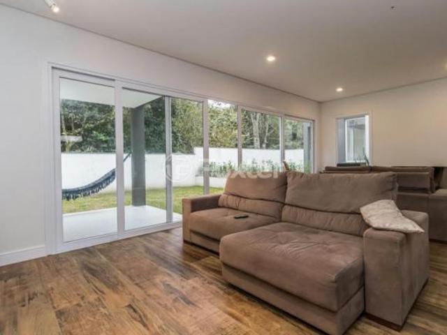 Casa em Condomínio, 3 dormitórios, 440.87 m², em Pedra Redonda
