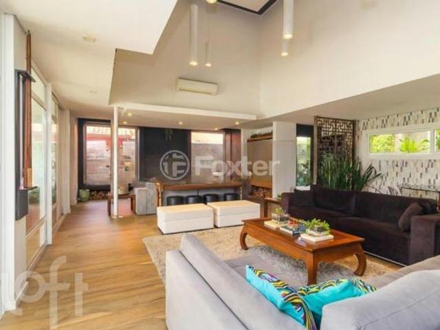 Casa em Condomínio, 3 dormitórios, 460 m², em Belém Novo