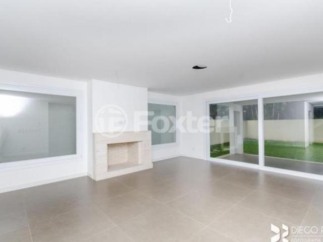 Casa em Condomínio, 3 dormitórios, 470.4 m², em Pedra Redonda