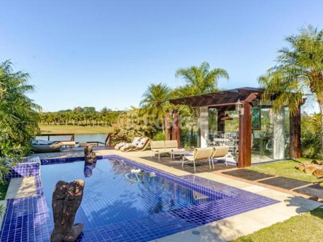Casa em Condomínio, 3 dormitórios, 592 m², em Belém Novo