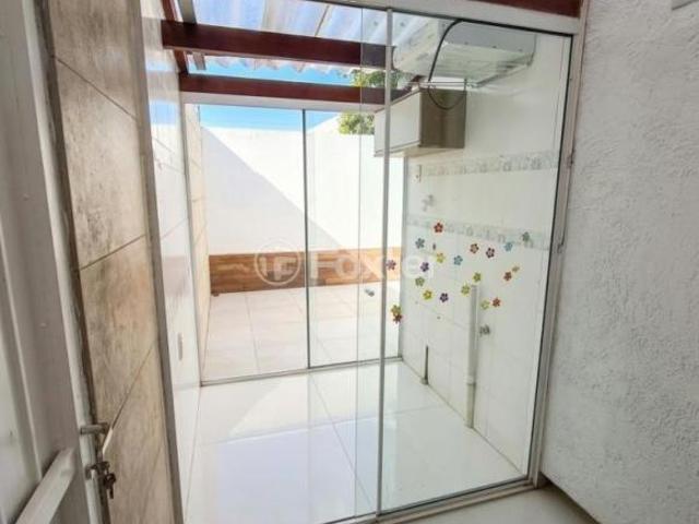 Casa em Condomínio, 3 dormitórios, 124 m², em Olaria